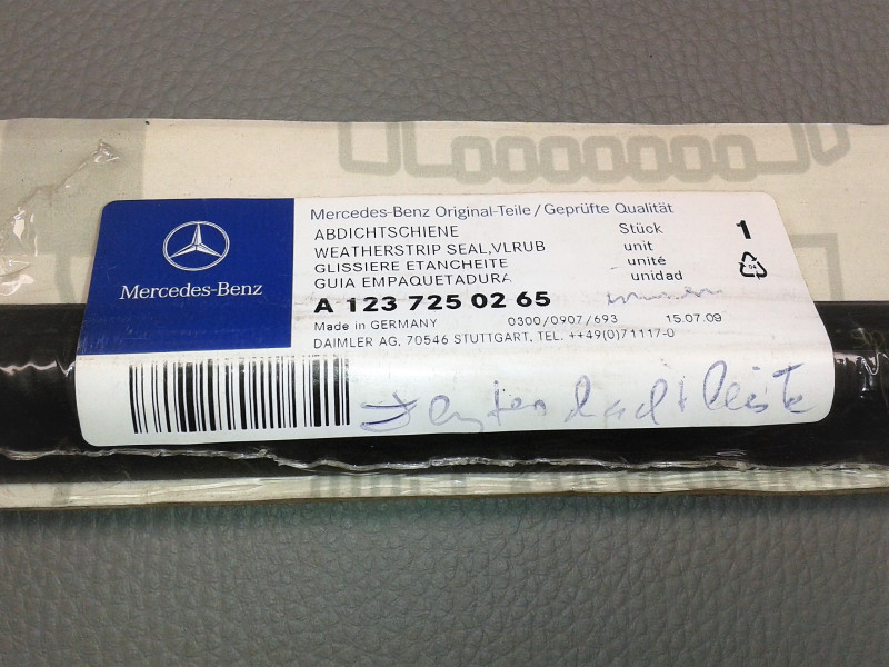 Abdichtschiene außen Türen vorne W123 CE Coupe A1237250265