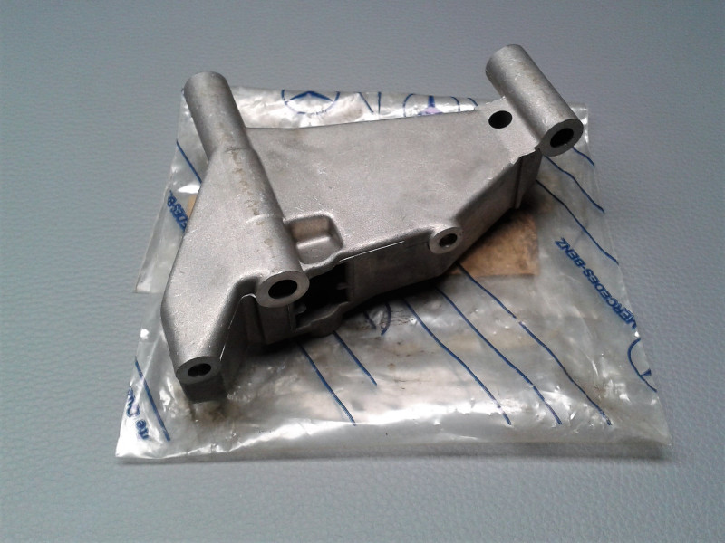 Träger / Halter für Lenkhelfpumpe OM 601 602 603 A6012360230 A6062360330
